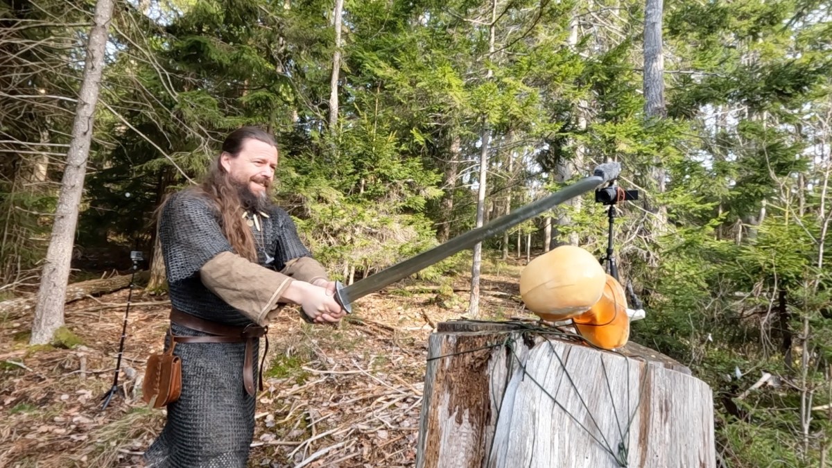 Viking Sword vs Axe – BJØRN ANDREAS BULL-HANSEN